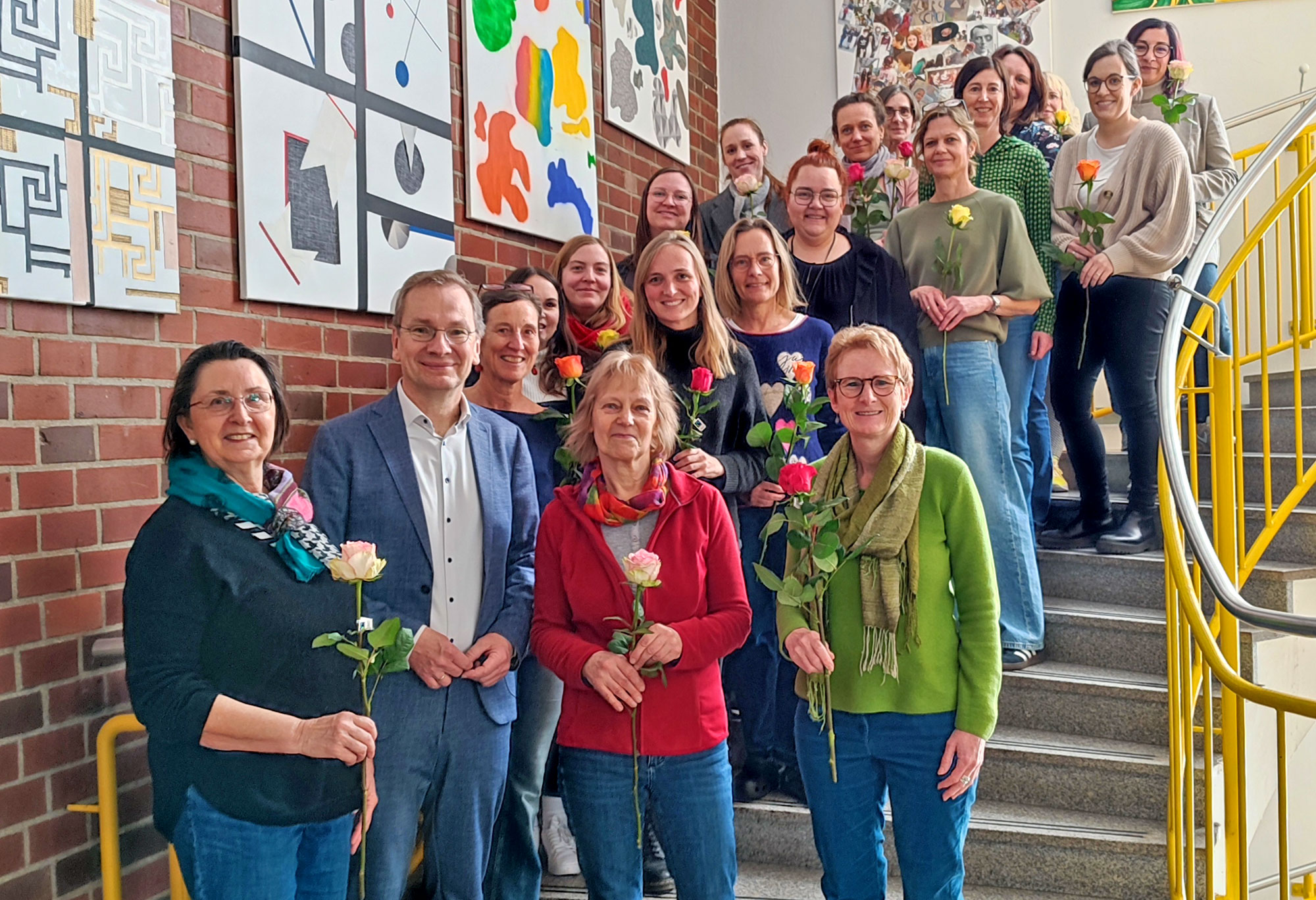 Faire Rosen am Weltfrauentag für Lehrerinnen der Janusz-Korczak-Schule ...